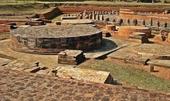 10 Ancient Indian Universities {World's First Universities}